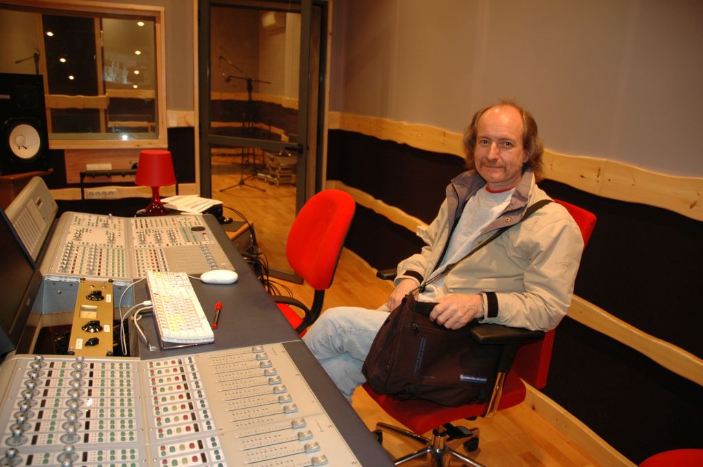 Philip Newell I - Cutaway Guitar Magazine
