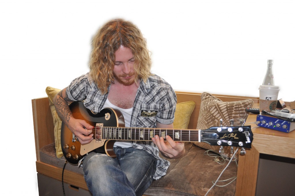 Justin Derrico entrevista en español - Cutaway Guitar Magazine