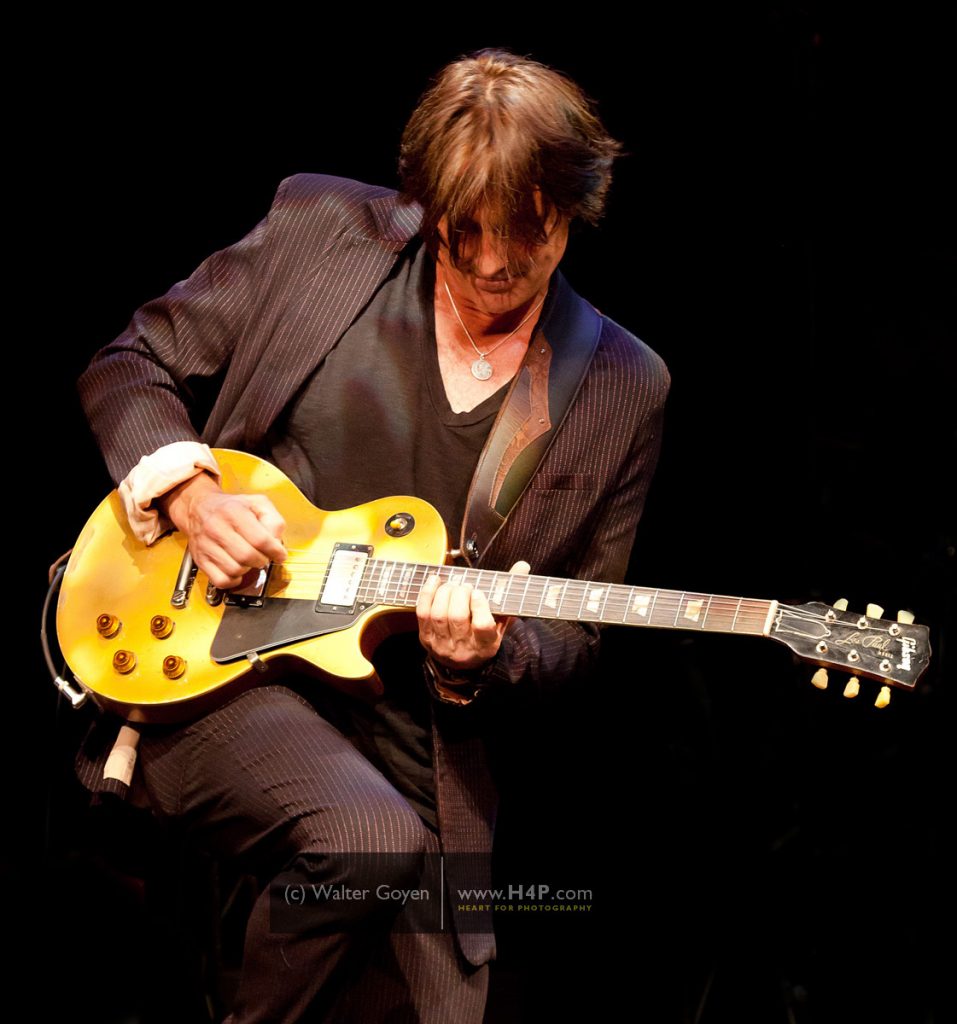 Allen Hinds. - Cutaway Guitar Magazine