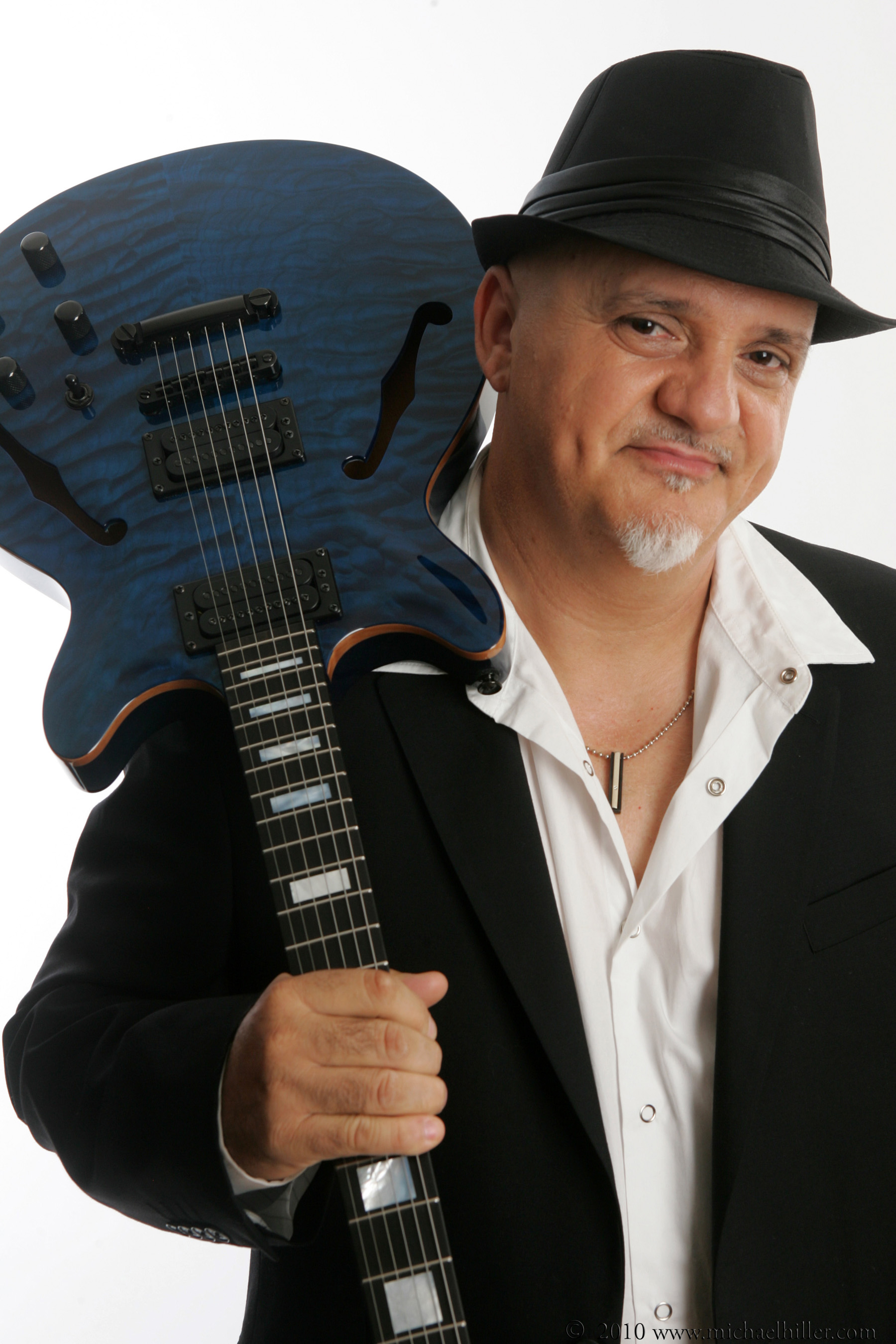 Frank Gambale entrevista en español - Cutaway Guitar Magazine