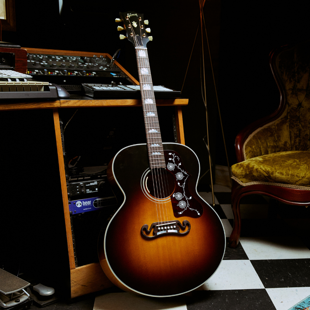 Gibson presenta la Noel Gallagher J-150 Acoustic Cutaway Guitar Magazine