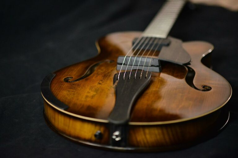 Moffa Mithra Settecento - Cutaway Guitar Magazine