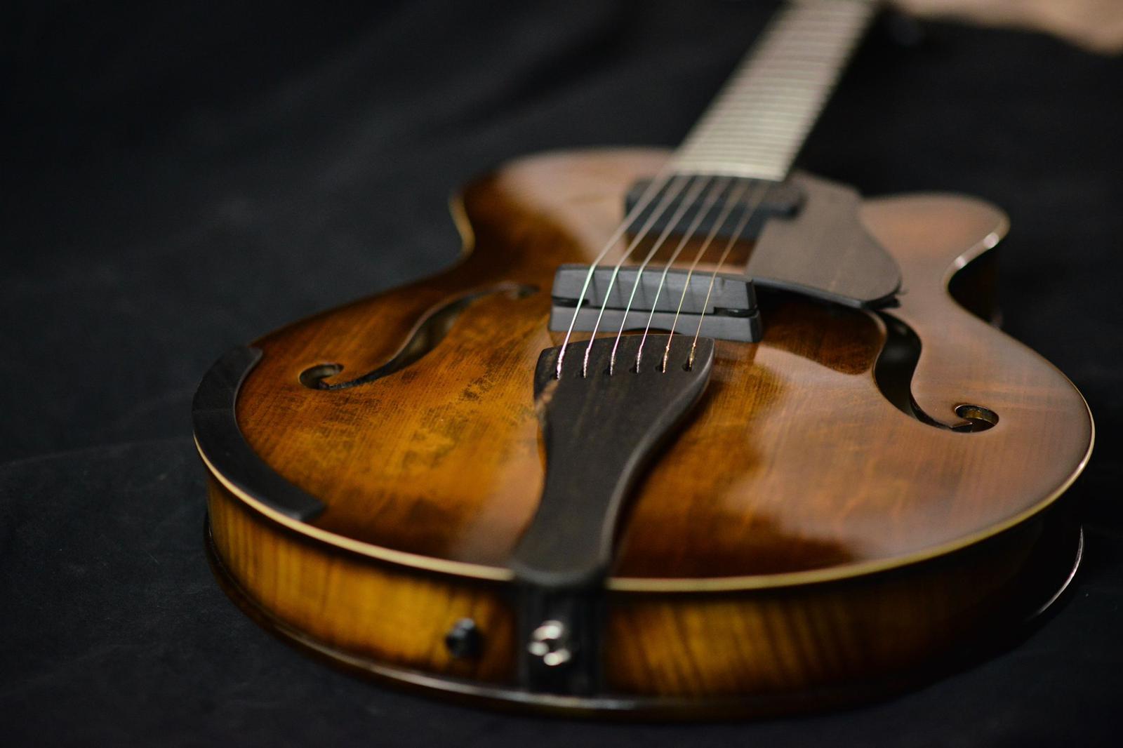 Moffa Mithra Settecento - Cutaway Guitar Magazine