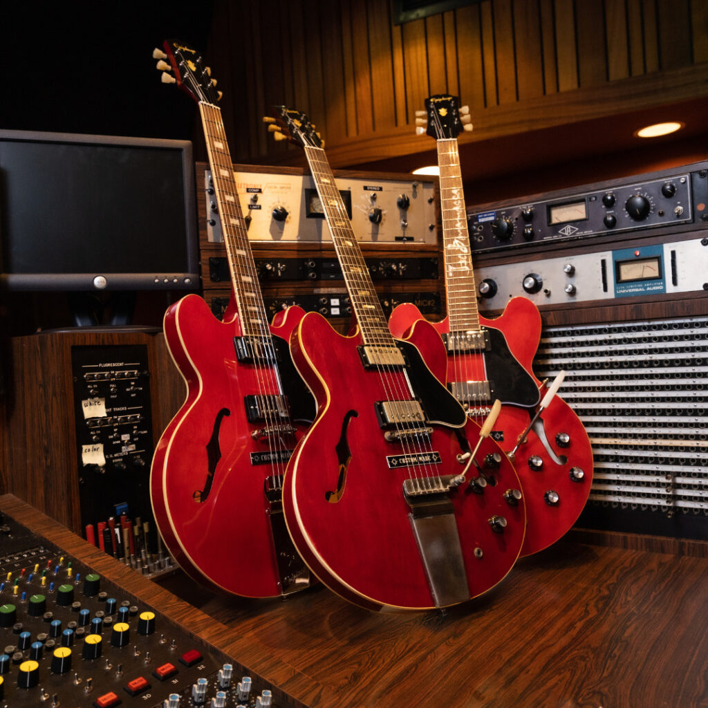 Epiphone 1962 ES-335 Joe Bonamassa - Cutaway Guitar Magazine