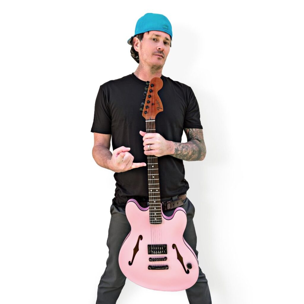 Fender Tom DeLonge Starcaster - Cutaway Guitar Magazine